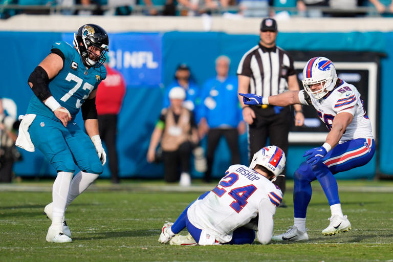 Josh Allen gets a lift in helping lead Bills to wild-card playoff win ...
