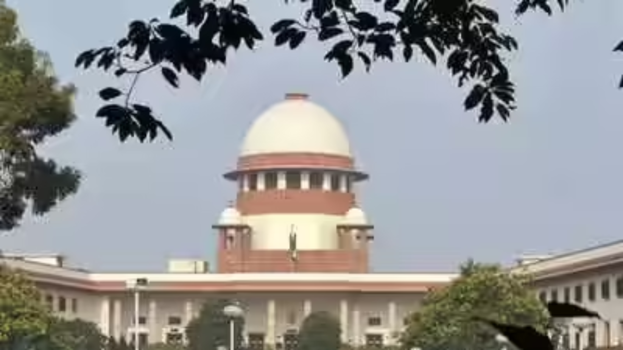 SC blocks reinstatement of 'peeing' judge