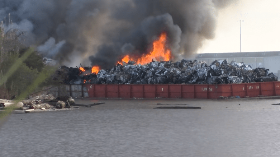 Smoke from Mobile barge fire affects downtown area