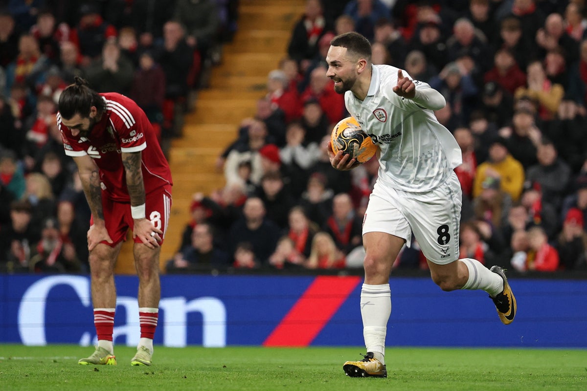 Barnsley boss slams 'disrespectful' Szoboszlai over bizarre error