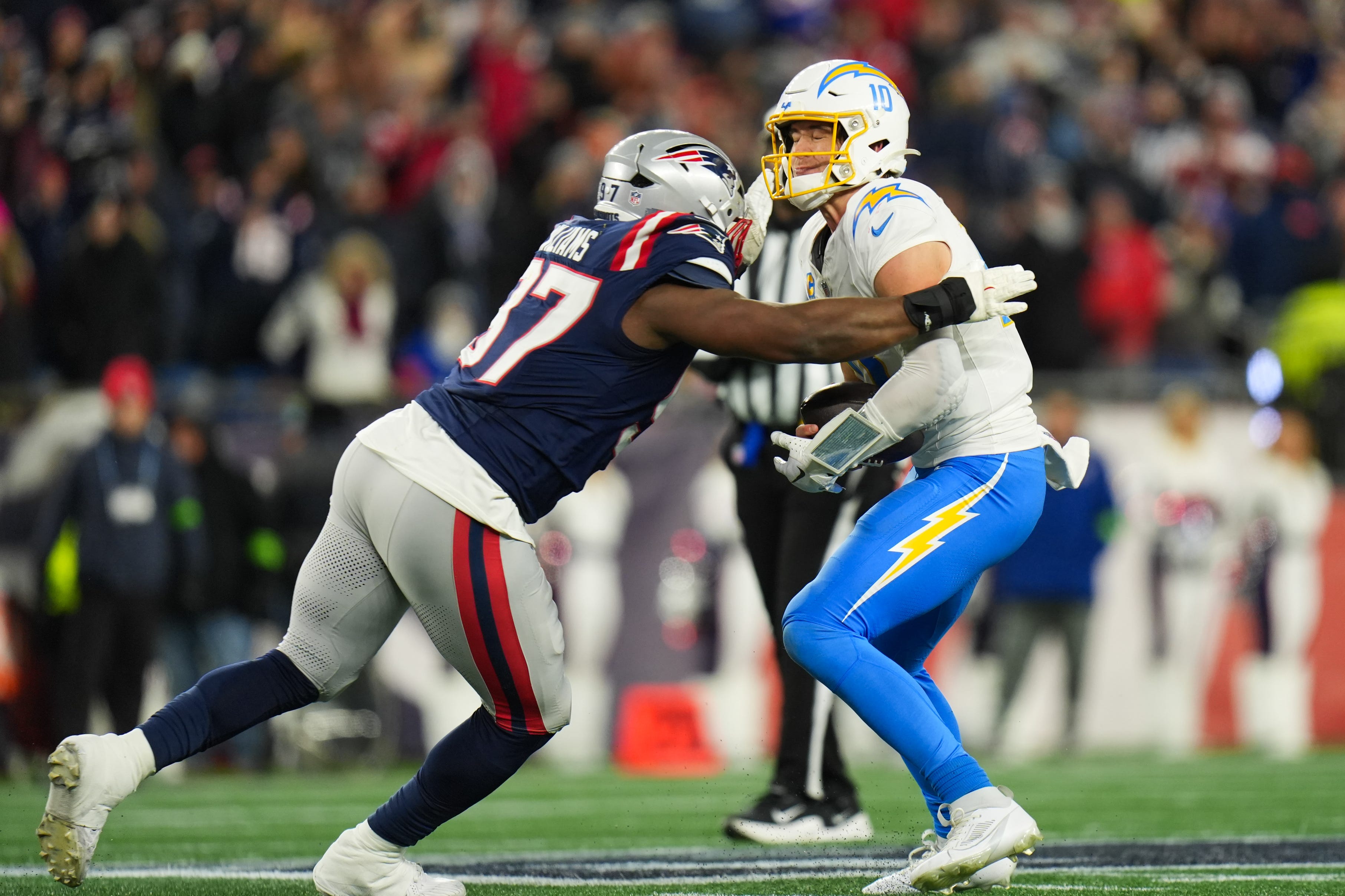 Best and worst defensive PFF grades for Patriots in win over Chargers