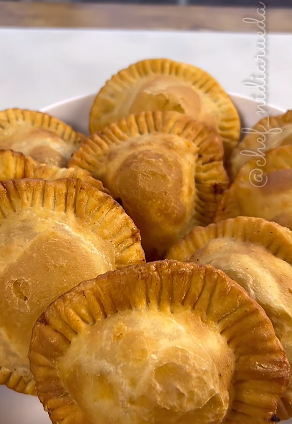 Pastelitos de pollo caseros | Receta fácil y deliciosa