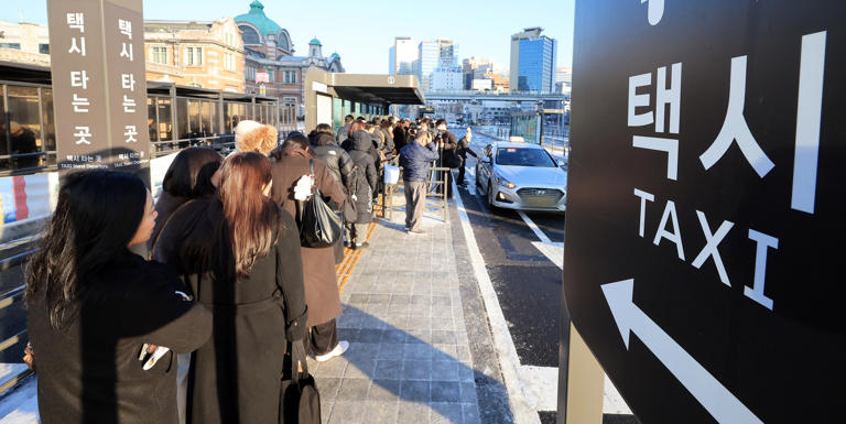 Seoul bus strike causes commuter chaos, subway congestion