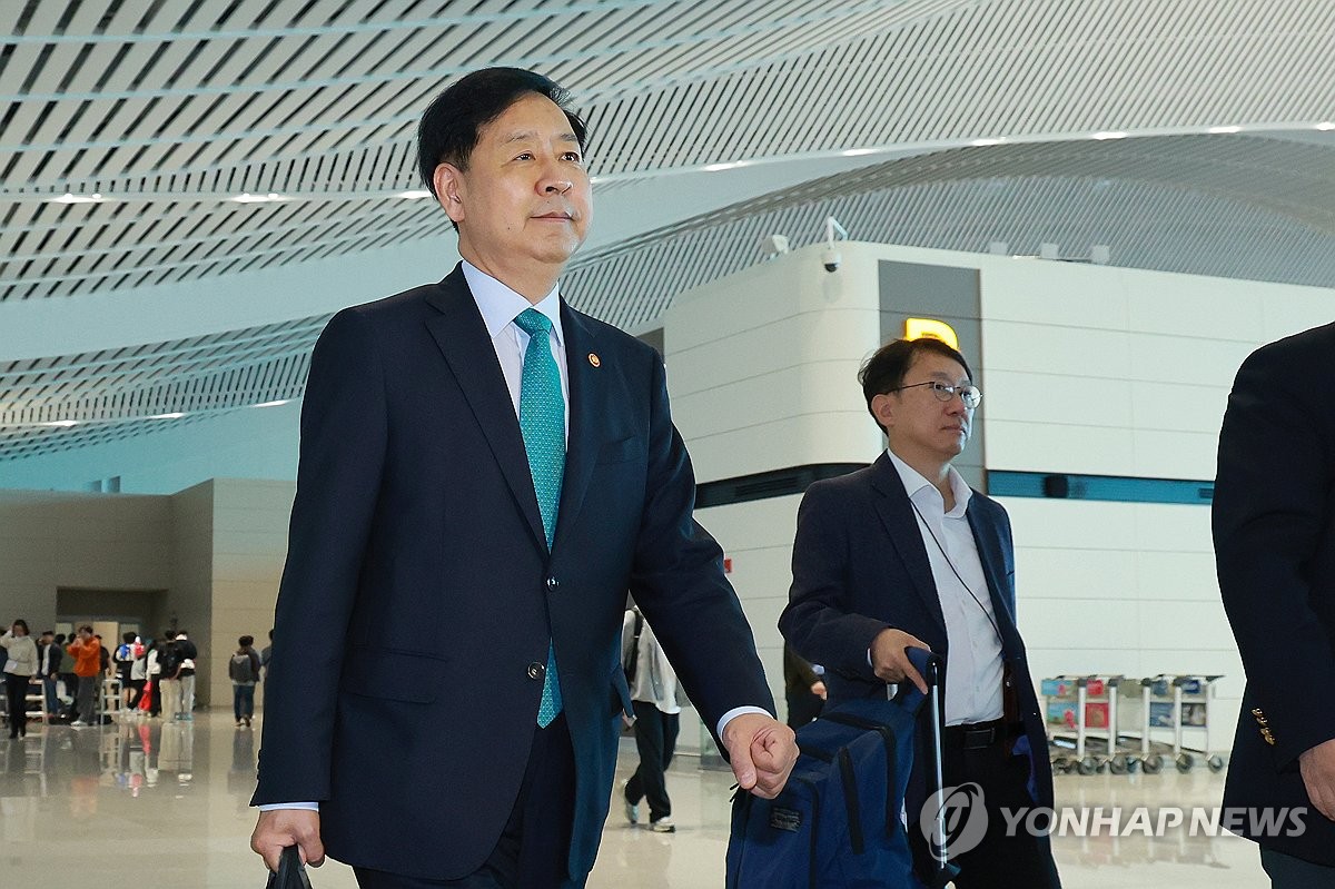 Finance minister highlights importance of critical mineral recycling in ...