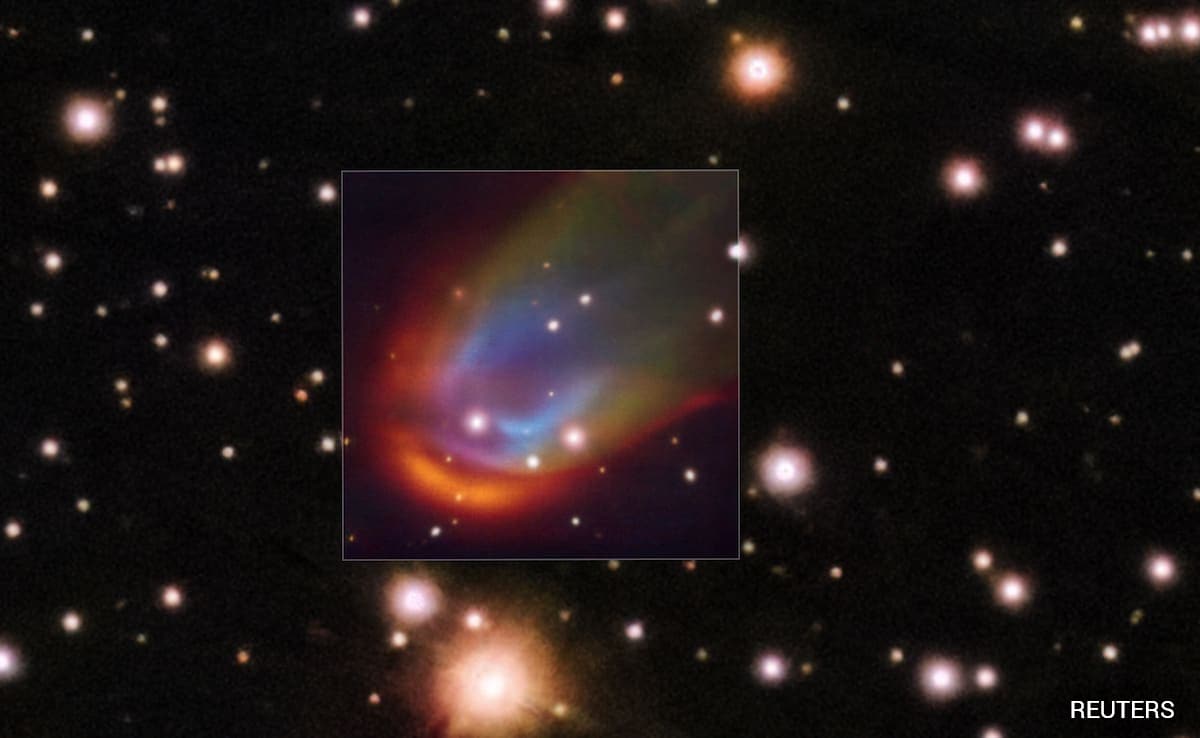 Pic: Astronomers spot white dwarf star creating a colourful shockwave