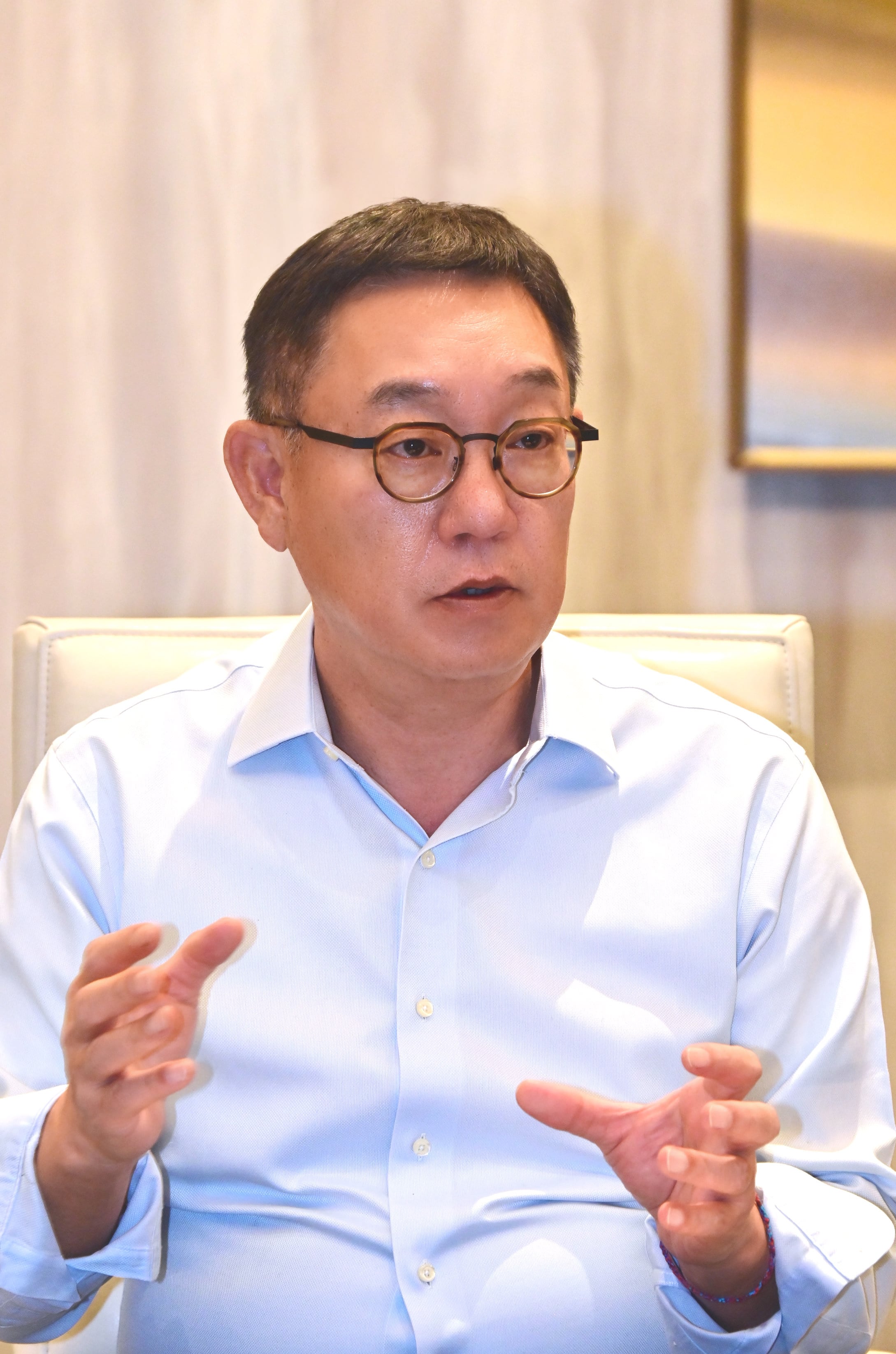 LG CNS CEO predicts robots to work production lines in two years