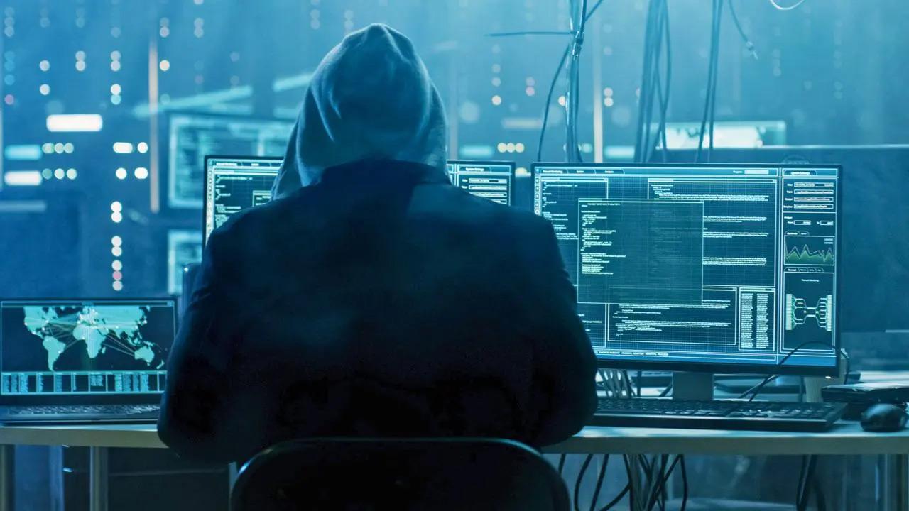 Navy staffer duped of Rs 90,811 in credit card scam after downloading ...