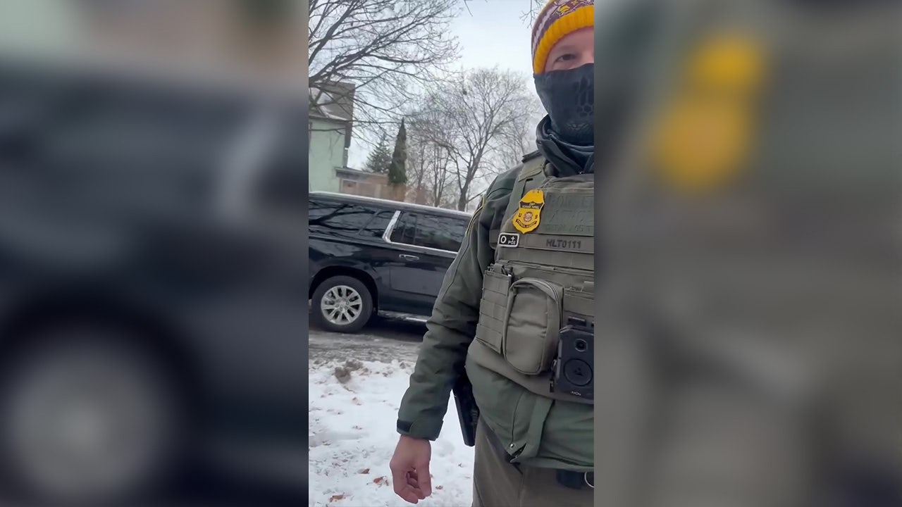 Minneapolis woman calmly resists ICE demand for ID, birth country