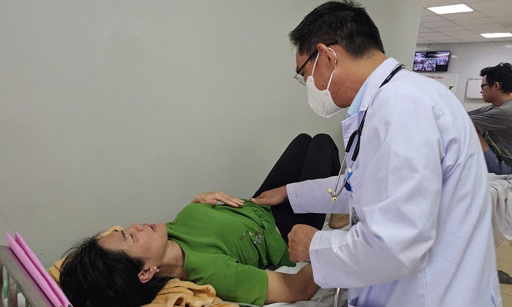 Ho Chi Minh City banh mi shop owner fined $570 after 125 people ...