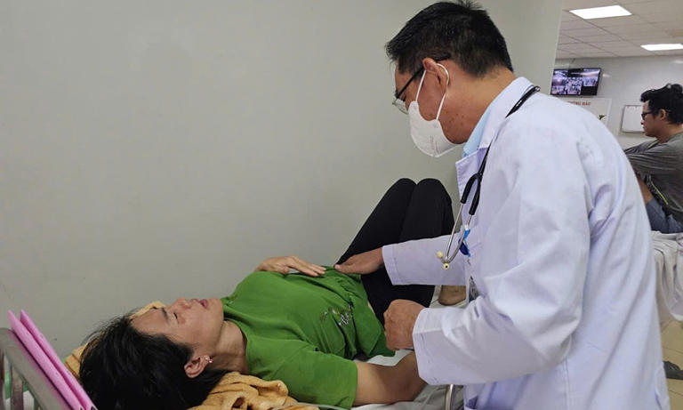 Ho Chi Minh City banh mi shop owner fined $570 after 125 people ...