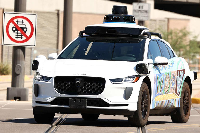 Passenger forced to flee self-driving vehicle after it stops in path of ...