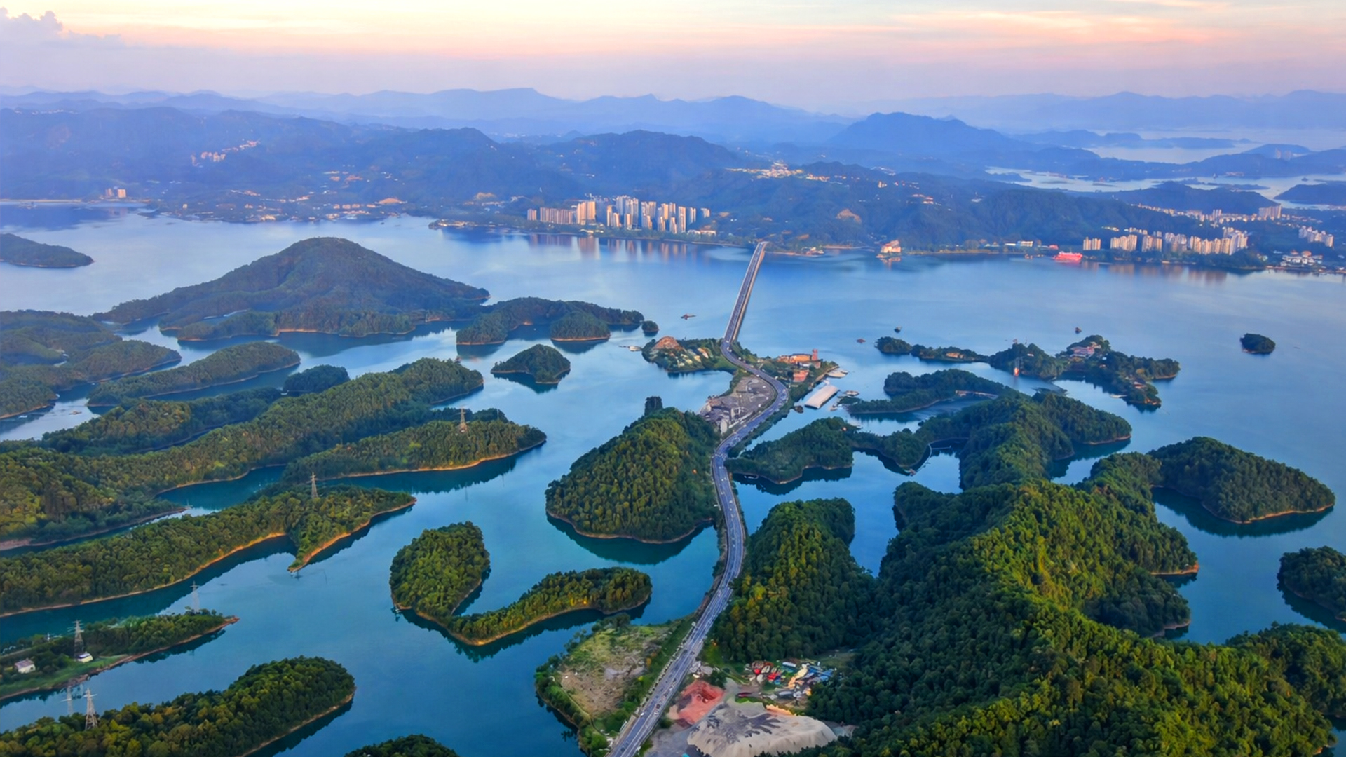 Forested islands and calm waters of Thousand Island Lake