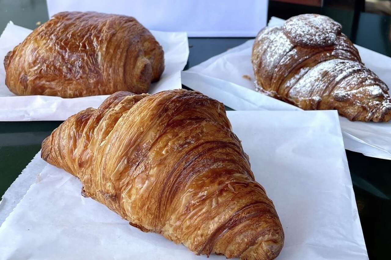 Warriors superstar visits world-famous SF croissant bakery