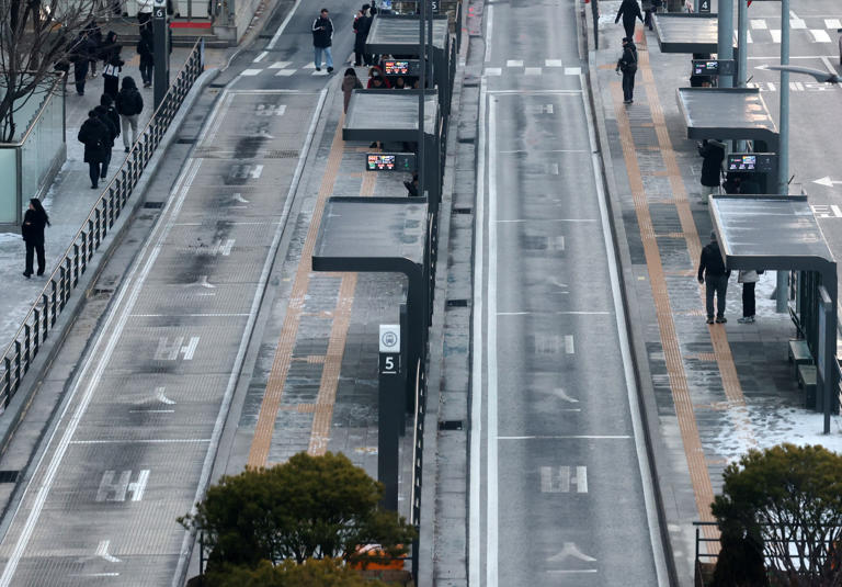 Seoul bus strike strands commuters, sparks frustration