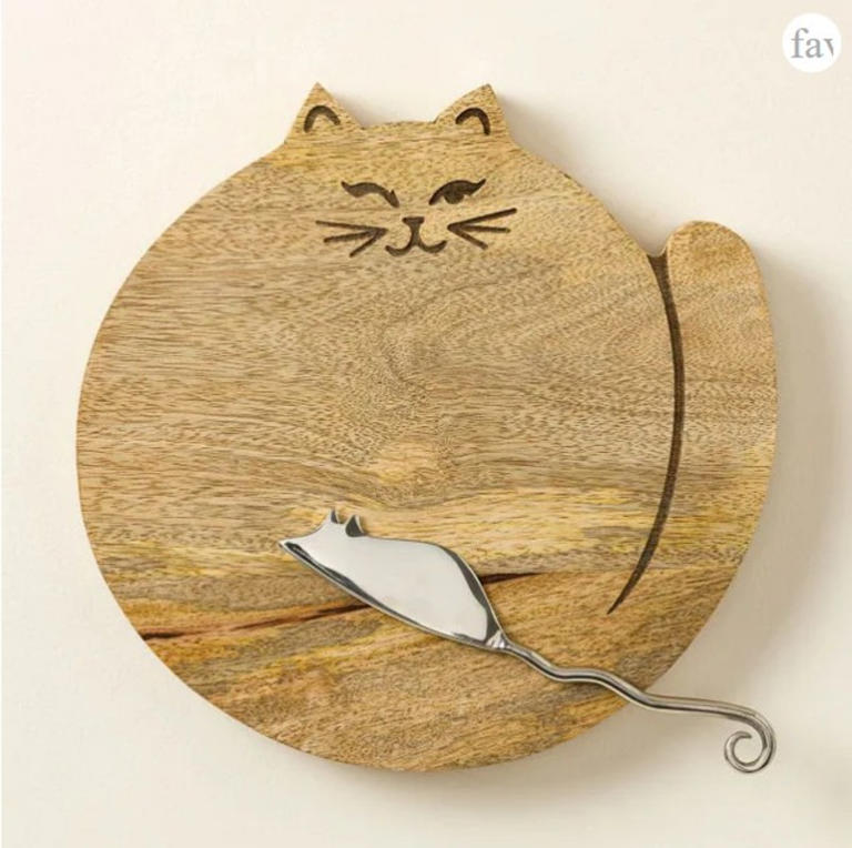 This whimsical cat board makes cheese night extra fun