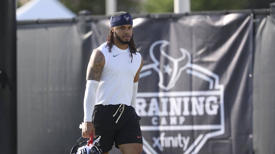 Texans DB exits vs Steelers with knee injury