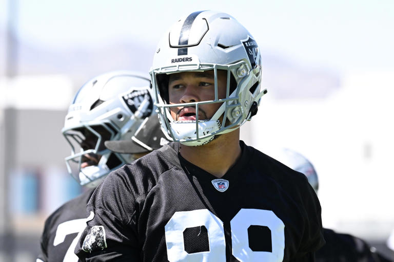 Commanders sign former Army star to reserve/futures contract