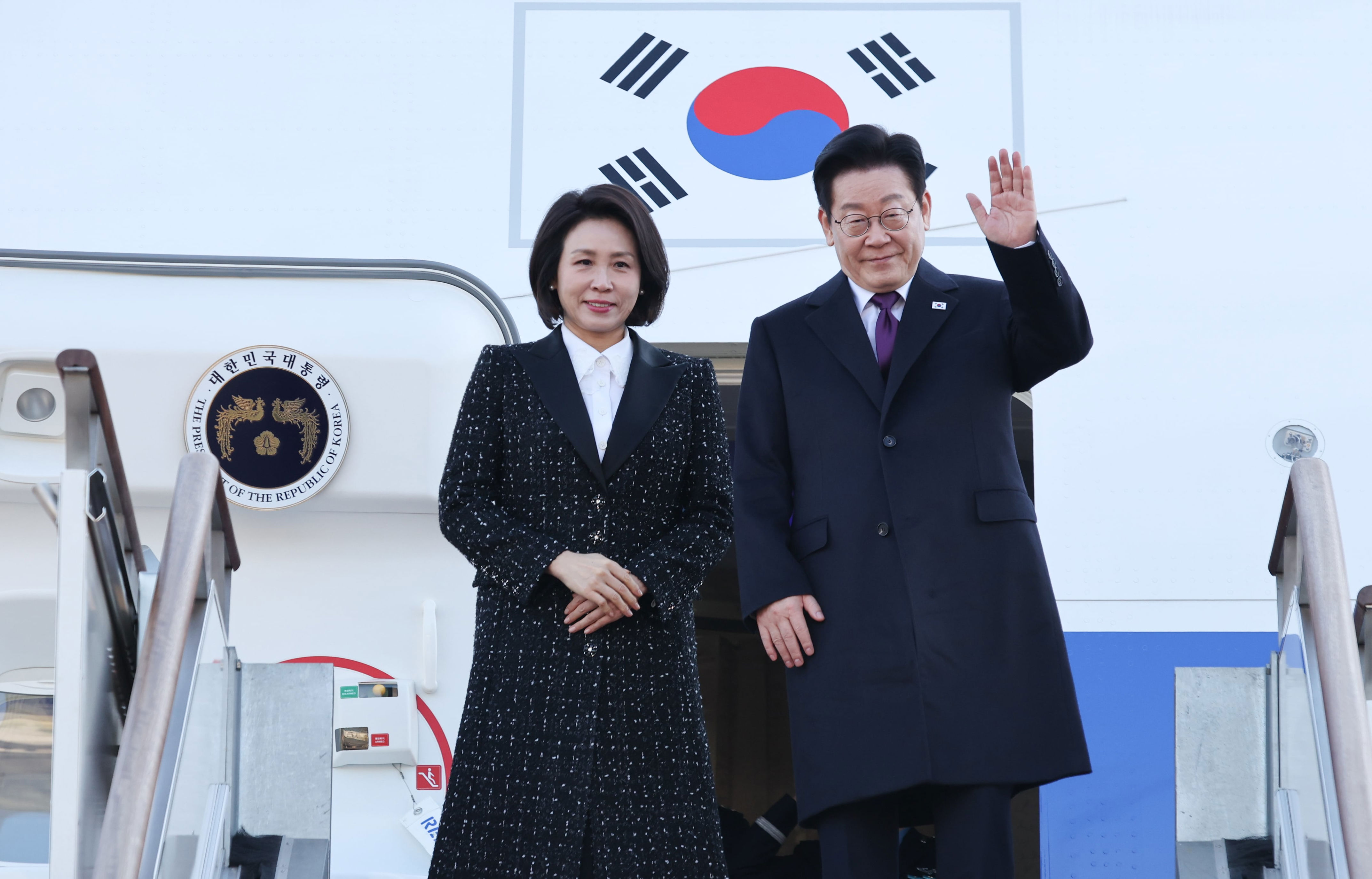 President Lee Jae-myung departs for Japan summit with Prime Minister ...
