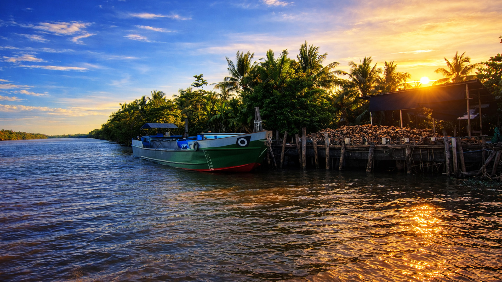 A quiet boat journey through the Mekong Delta
