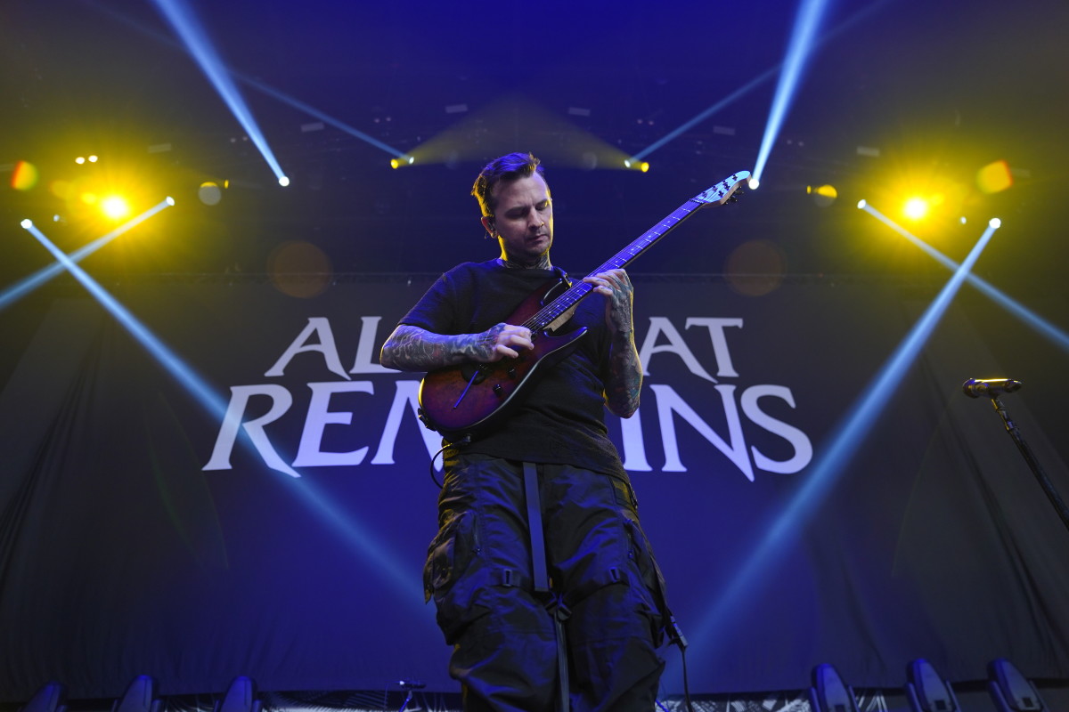 2000s band announces replacement for 7-year guitarist