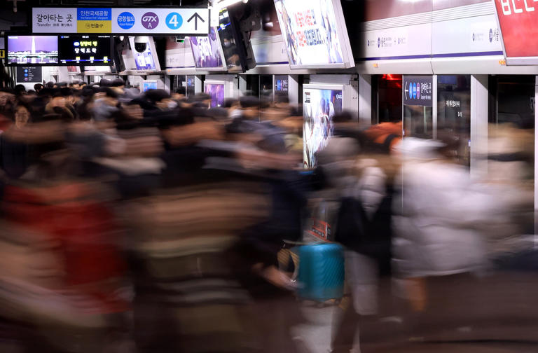 Seoul bus strike causes morning commute chaos