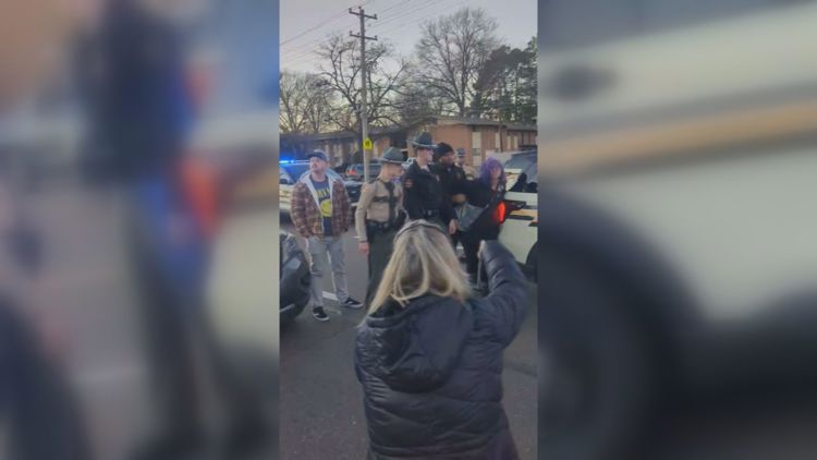 Memphis anti-ICE protest turns tense: Organizers and Tennessee Highway ...