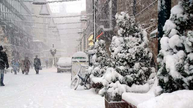 Thousands of tourists stranded after unexpected extreme weather leaves ...