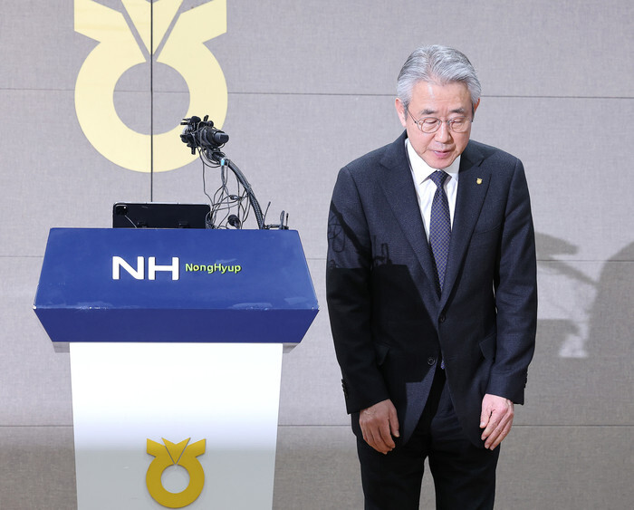 NongHyup chief's apology over lax management allegations