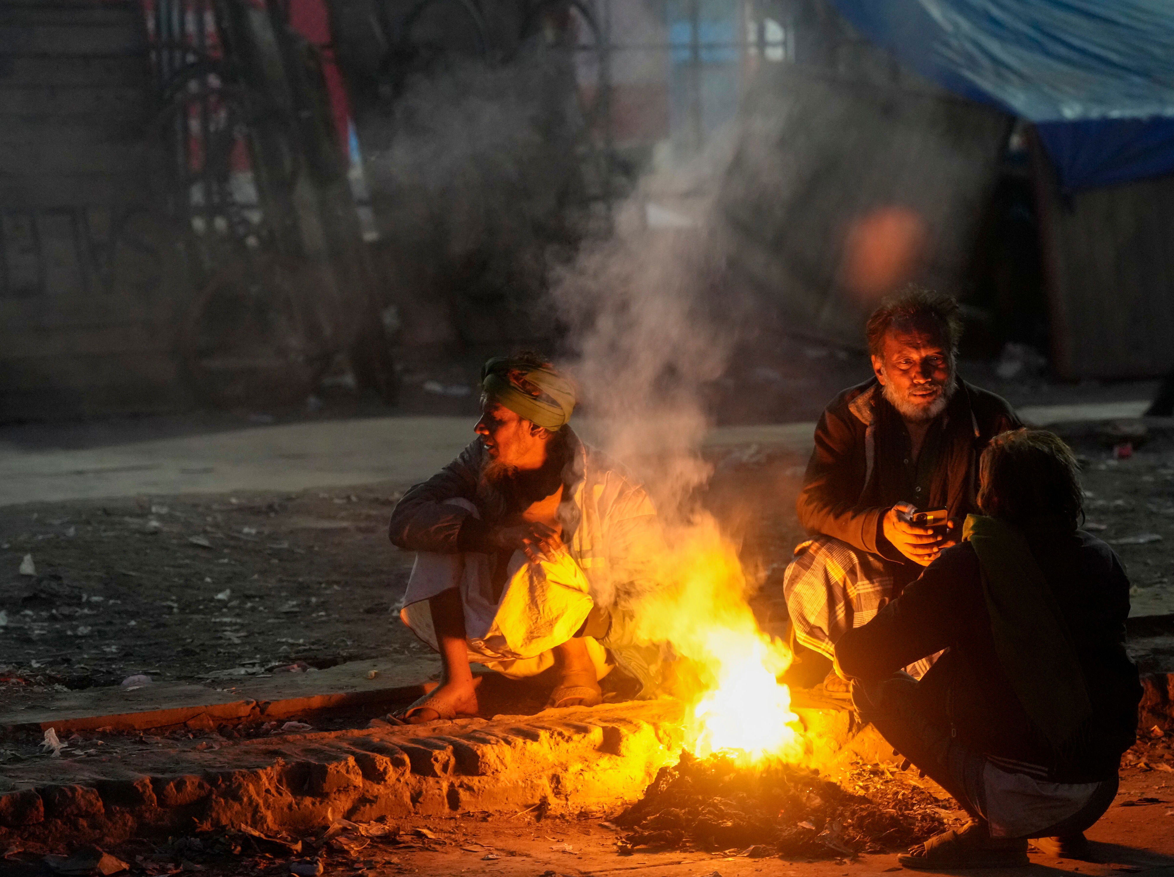 Delhi records season's coldest morning at 3 degrees, red alert in ...