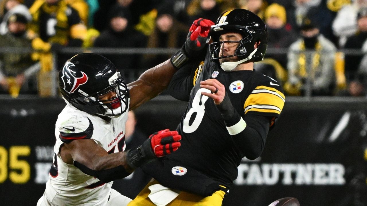 Texans suffocate Rodgers, Steelers for wild-card win