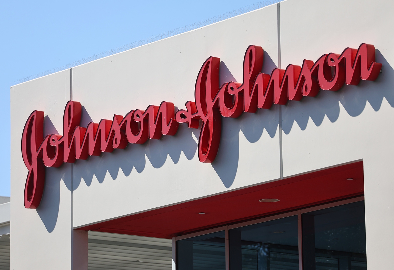Delaware top court reduces Johnson & Johnson's $1B loss from robotics ...