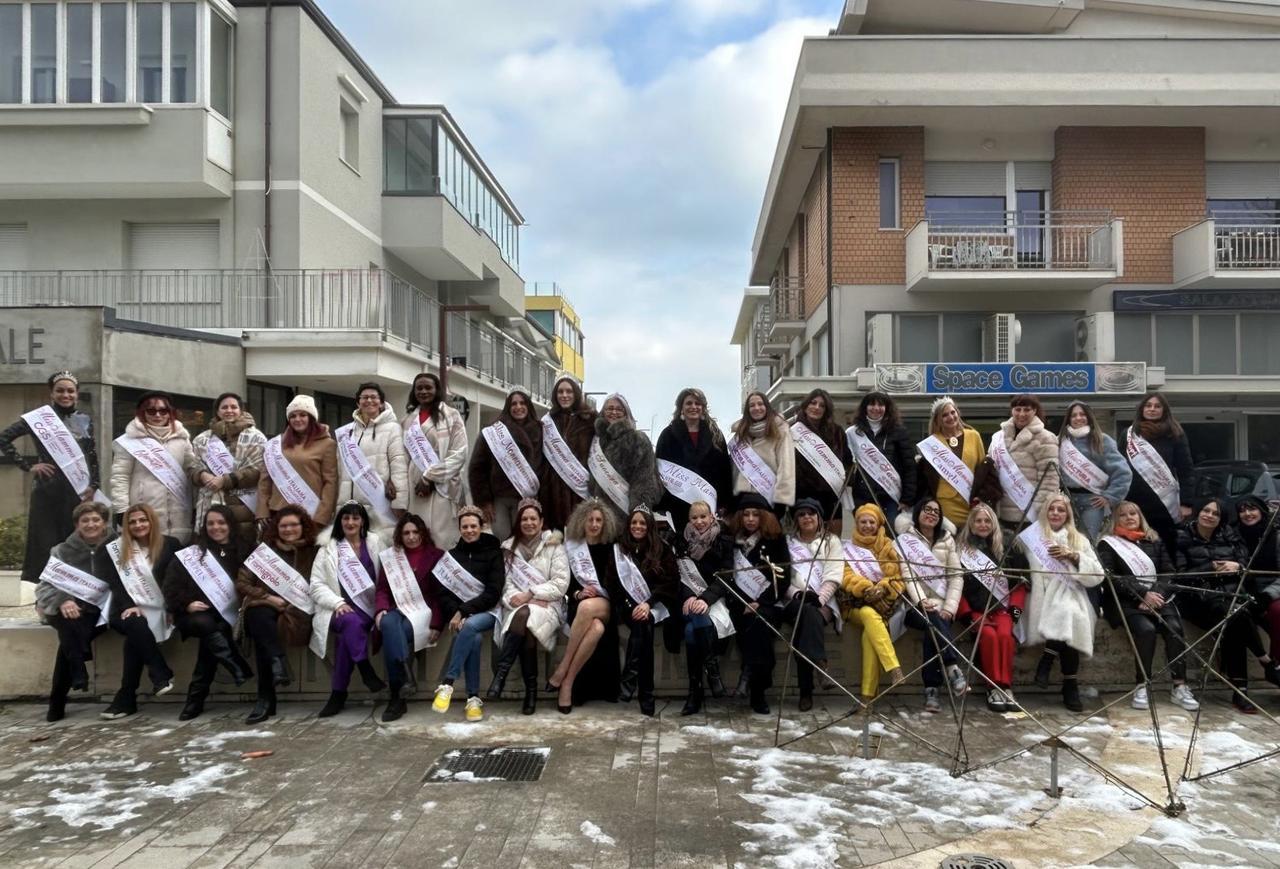 Una cinquantina di mamme miss al casting per un nuovo film