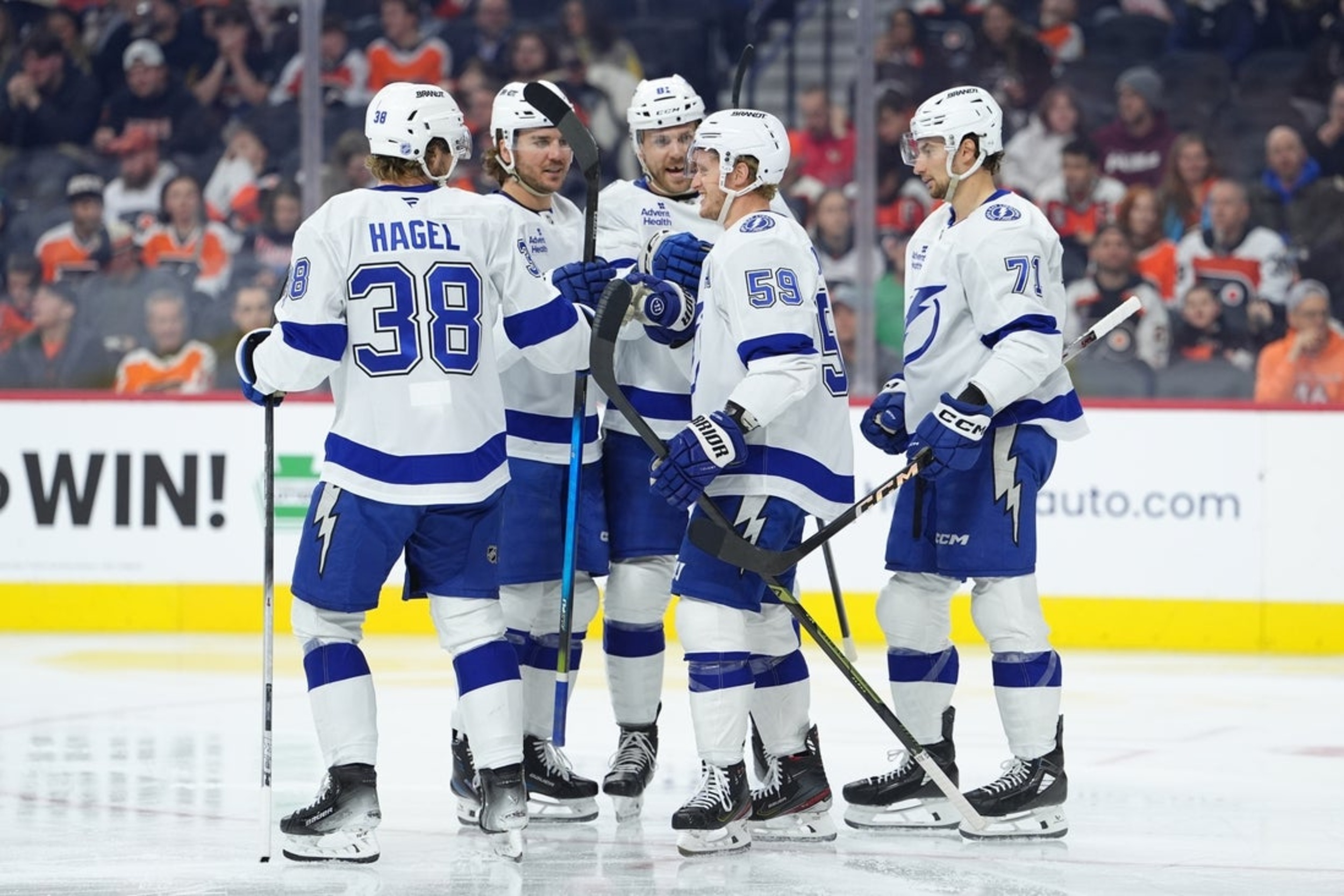 NHL roundup: Lightning rout Flyers as win streak hits 10