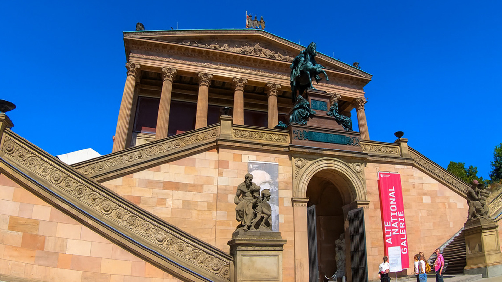 What can you see walking through Museum Island?