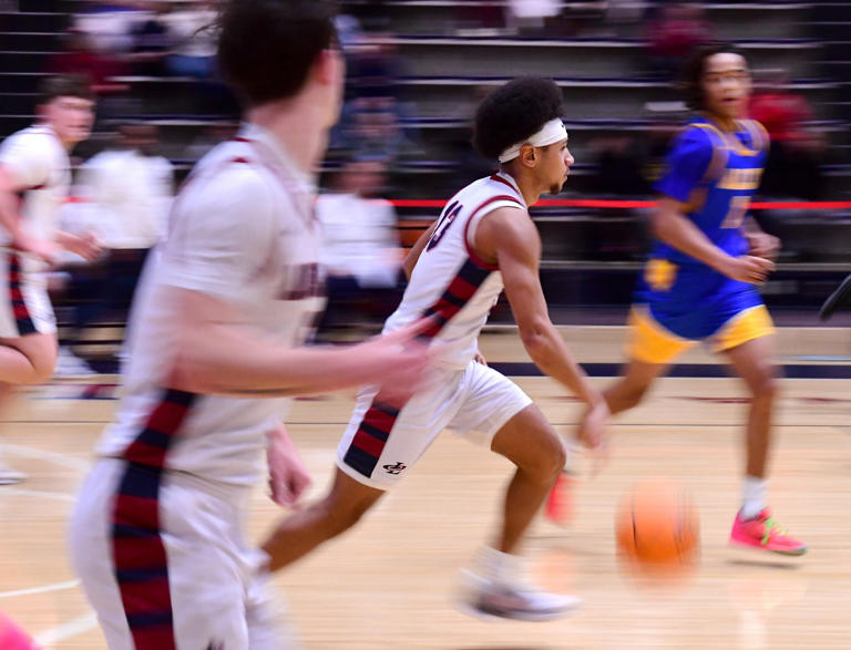 Liberty boys basketball hands No. 1 Allen its first EPC loss of the winter