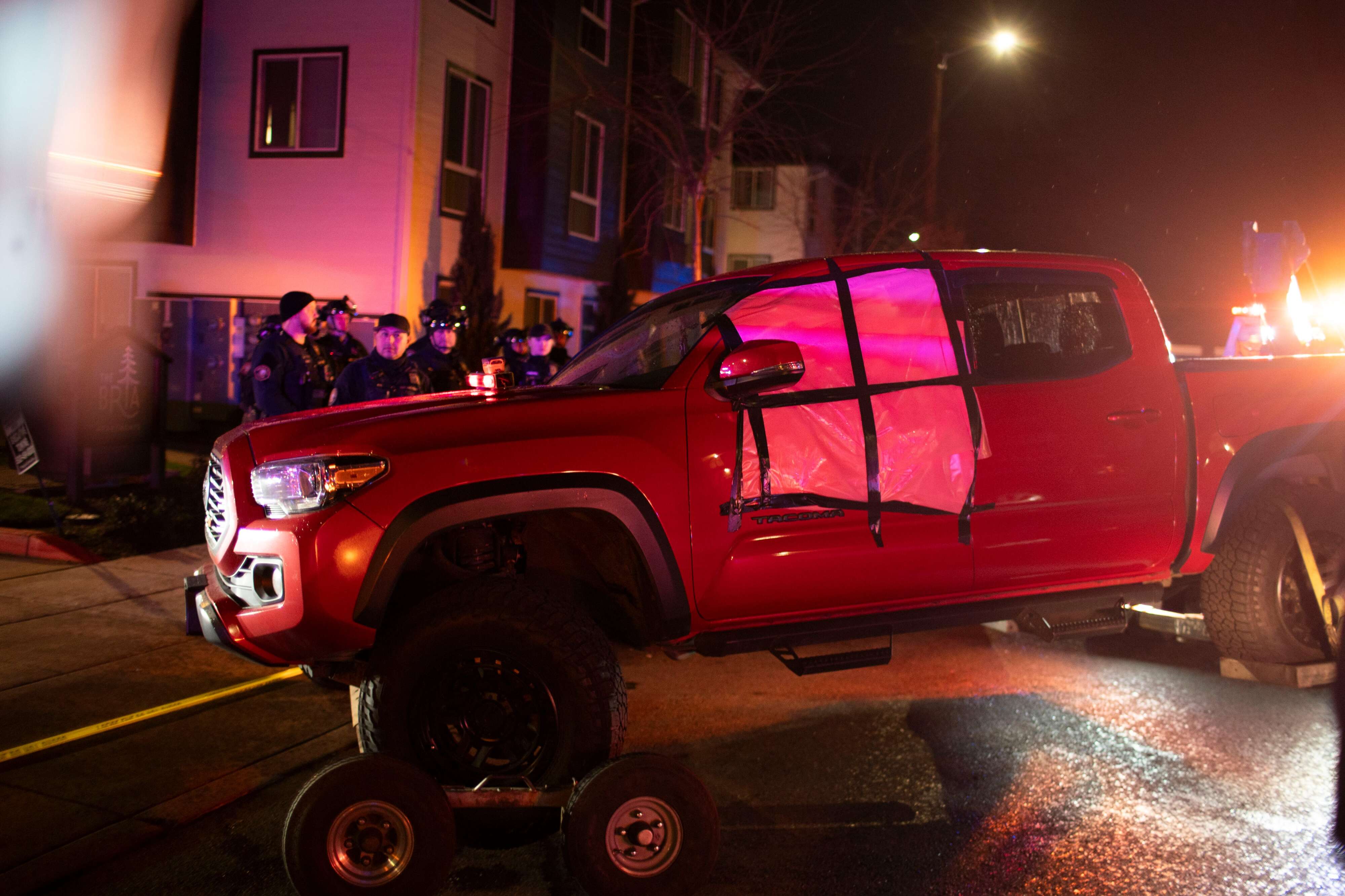 Federal agent shoots into truck and wounds two in Portland using tactic ...