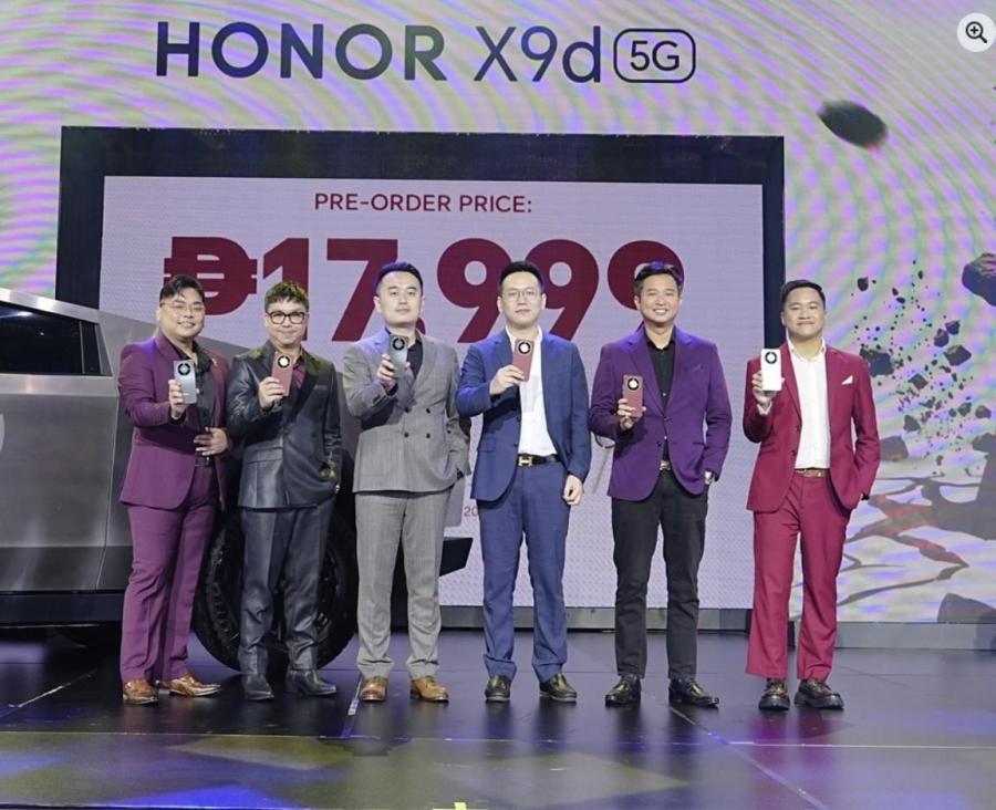 Music, celebrities, and technology take center stage at smartphone launch