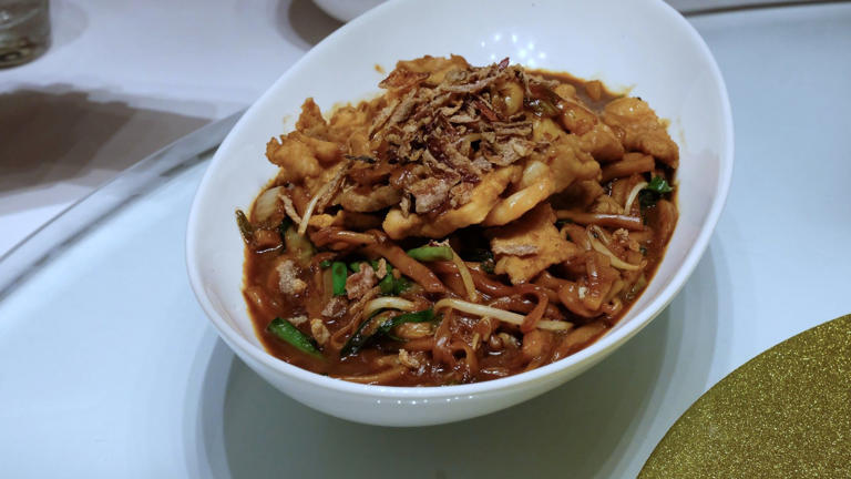 Makati eats: Hokkien flavors from Singapore's Beng Hiang take over ...