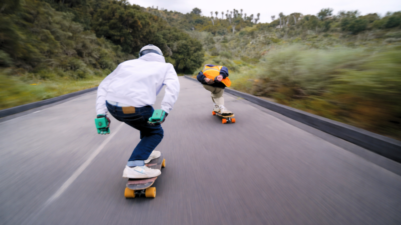 Descente en skateboard sur une pente ultra raide