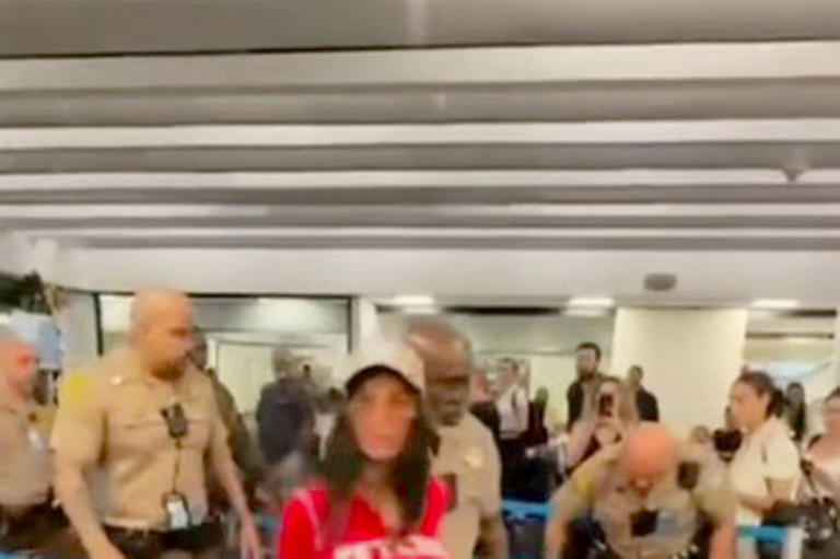 Crazy things 'drunk' influencers did while raiding first class - splits ...