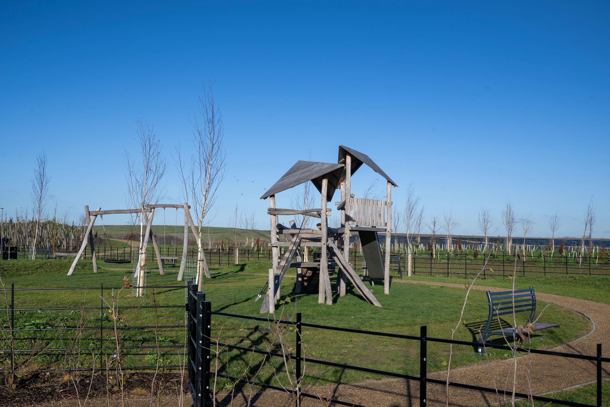 Taylor Wimpey plants over 23,000 shrubs and trees at Newton Leys ...