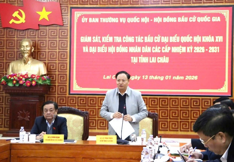 Phó Chủ tịch Quốc hội Lê Minh Hoan kiểm tra, giám sát công tác bầu cử ...