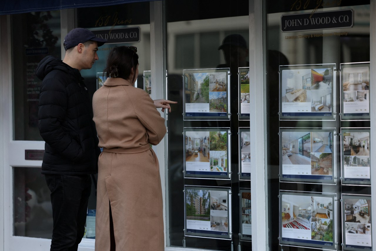 U.K. House Prices Expected to Rise But London Likely to Straggle