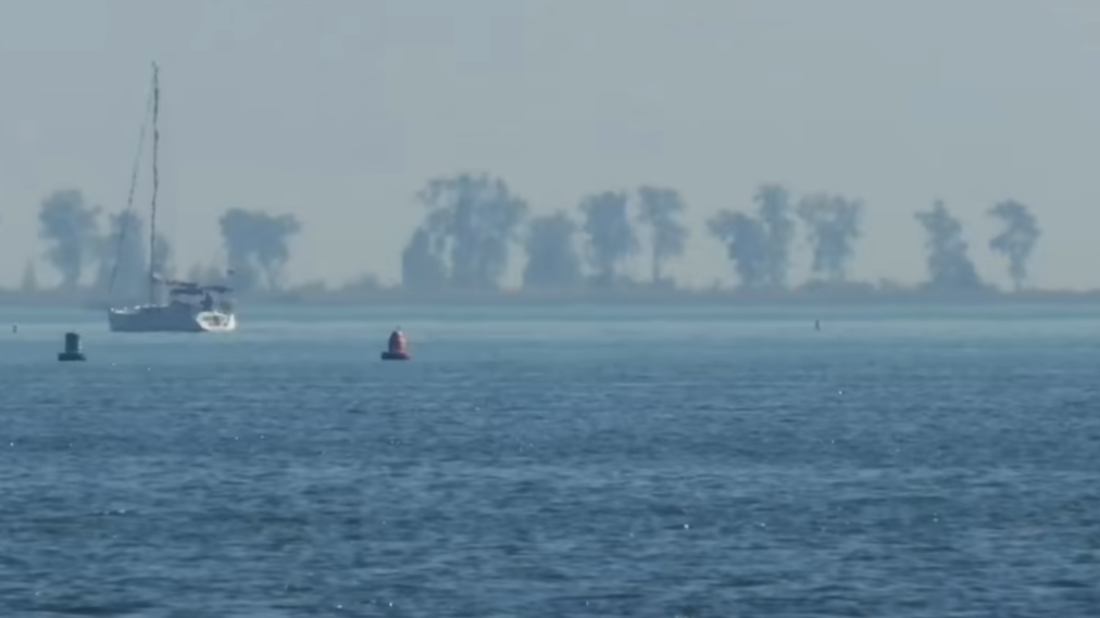 A flat earther thinks your eyeballs fake Earth’s curvature