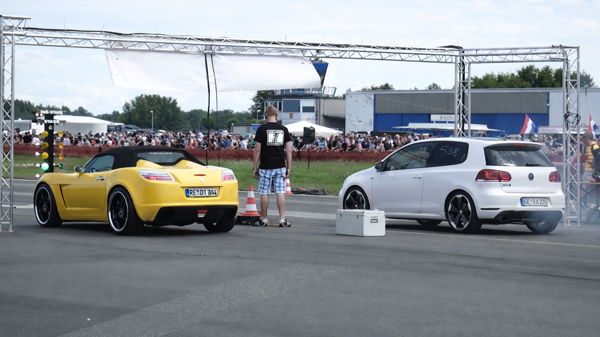 Opel GT en VW Golf laten hun kracht zien op het rechte stuk