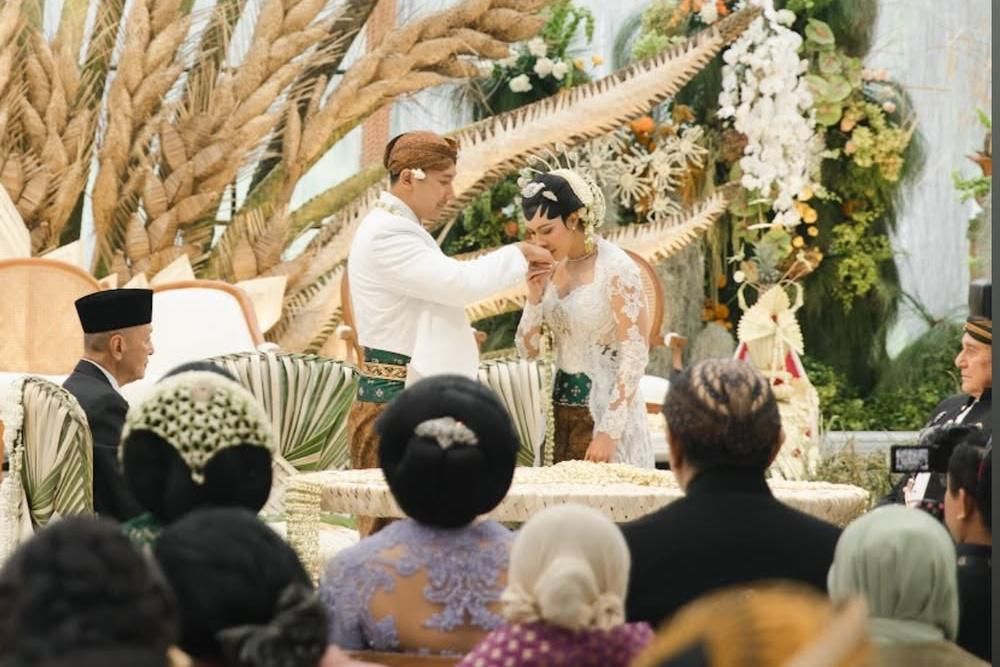 7 fakta pernikahan Darma Mangkuluhur dan Patricia Schuldtz