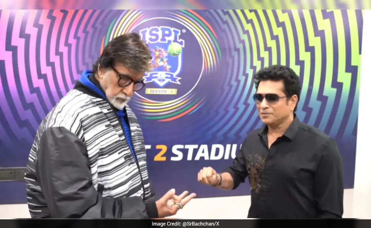 Watch: Amitabh Bachchan playing "Finger Cricket" with Sachin Tendulkar