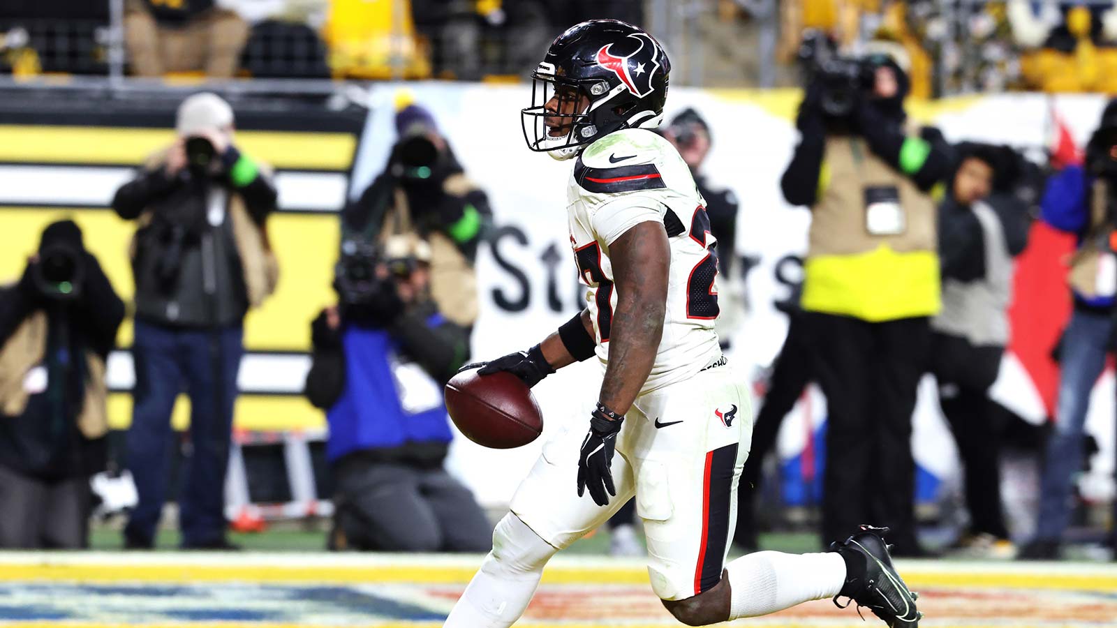 Texans RB Woody Marks credits O-line for rushing success vs. Steelers ...