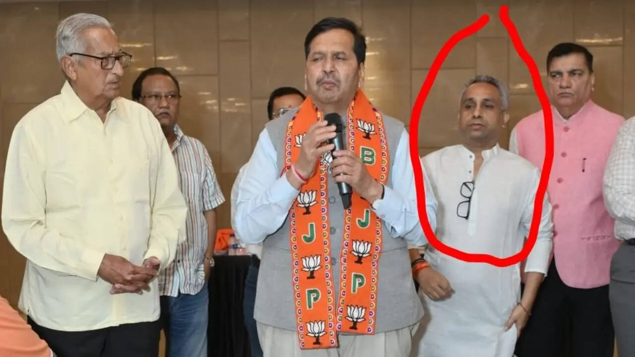 BMC poll heat: Congress, Uddhav Sena flag photo of BJP leader with ...