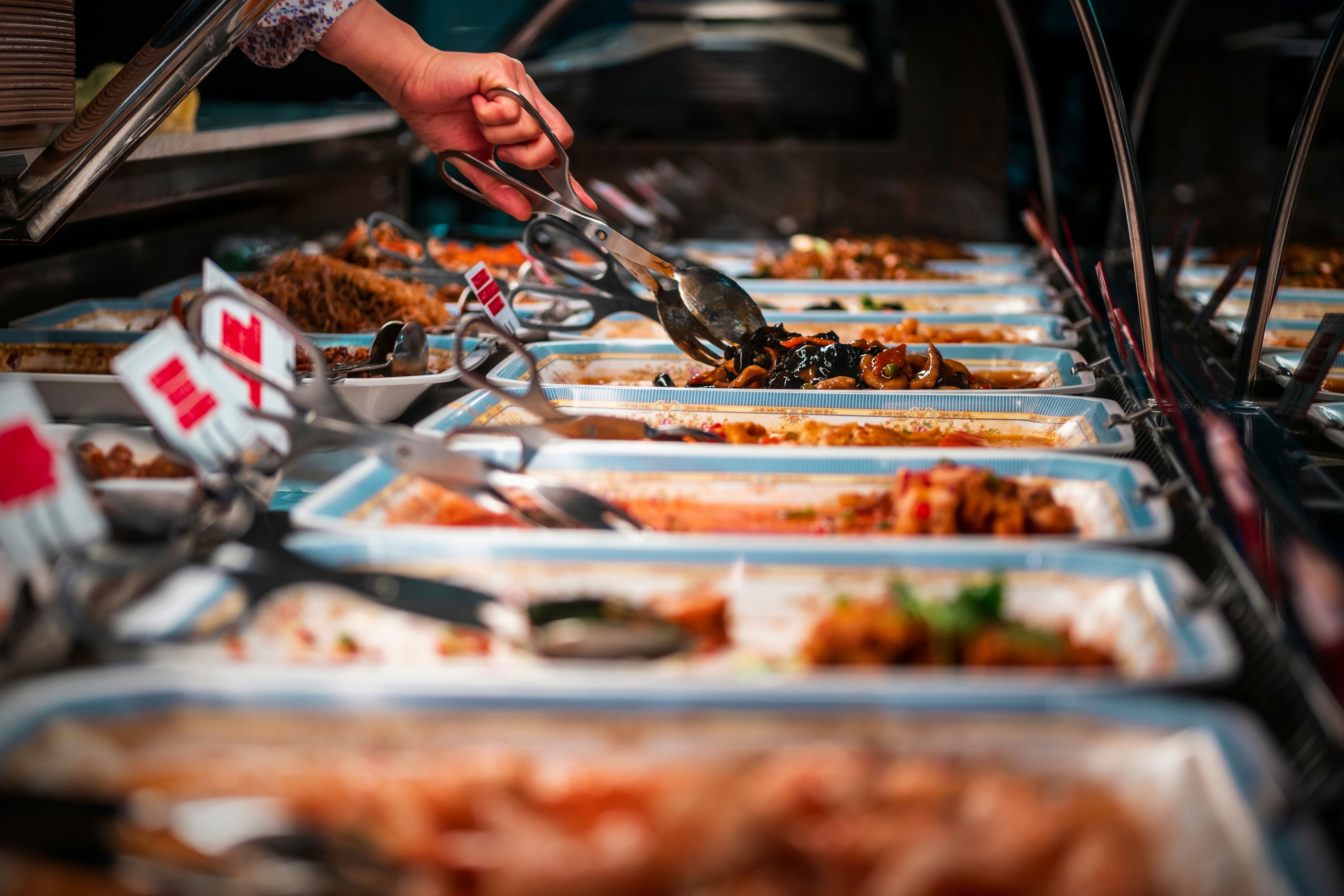 7 of the worst days to eat at a buffet